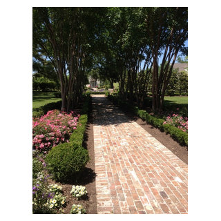 Compound on the beach! Family retreat..room for everyone! - Traditional ...