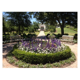 Compound on the beach! Family retreat..room for everyone! - Traditional ...