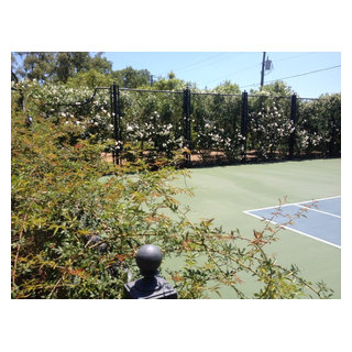 Compound on the beach! Family retreat..room for everyone! - Traditional ...