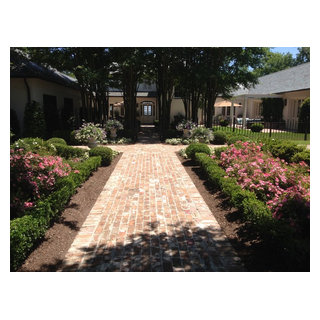 Compound on the beach! Family retreat..room for everyone! - Traditional ...