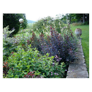 COUNTRY SHOWPIECE - Craftsman - Landscape - New York - by LandForm ...