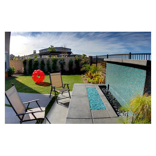 Del Sur 2 - Coordinating Water Water And Fire Pit - Modern - Landscape ...