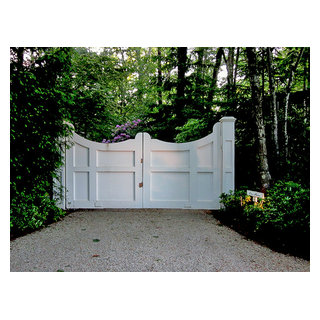 Driveway Gates - Traditional - Landscape - New York - by East Hampton ...