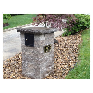 Driveway Retaining Walls and Mailbox Pillar - Traditional - Garden ...