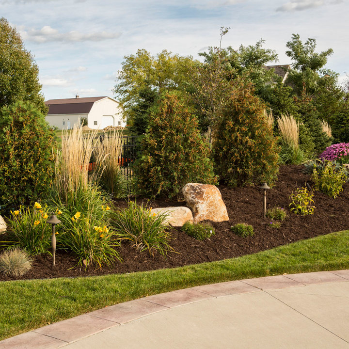 Berms Landscaping - Photos & Ideas | Houzz