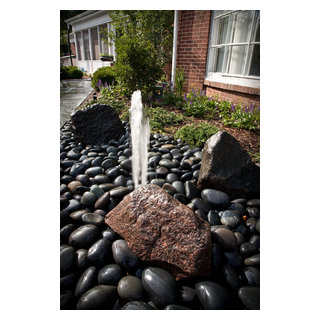 Modern Fountain - Elm Grove, WI - Modern - Patio - Milwaukee - by ...