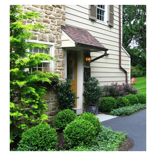 Eye Catching Garden Entryways and Foundation Plantings - Traditional ...