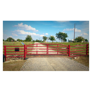 Farm, Pipe and Ranch - Traditional - Landscape - Dallas - by Buzz ...