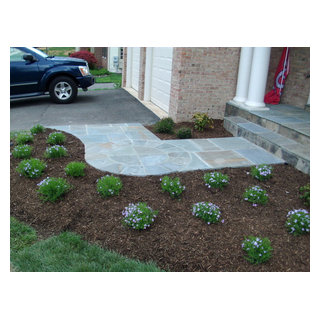 Front Flagstone Walkway and stoop Alexandria - Klassisch - Garten ...