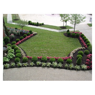 Front Landscapes - Traditional - Landscape - Cincinnati - by ...