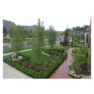Front Landscapes - Traditional - Landscape - Cincinnati - by ...