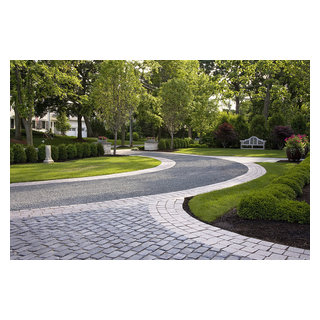 Front Lawn and Gravel Driveway - Traditional - Landscape - Chicago - by ...