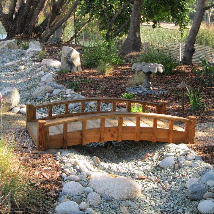 Low Water Front Yard - Photos & Ideas | Houzz