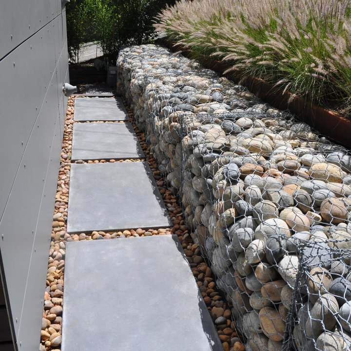 Rock Retaining Wall - Photos & Ideas | Houzz