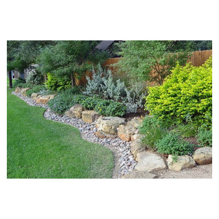 Gravel and Boulder Landscape Border - Garden - Houston - by ApexStone ...