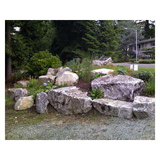 High Cascade Moss Granite - Garden - Seattle - by Marenakos Rock Center ...