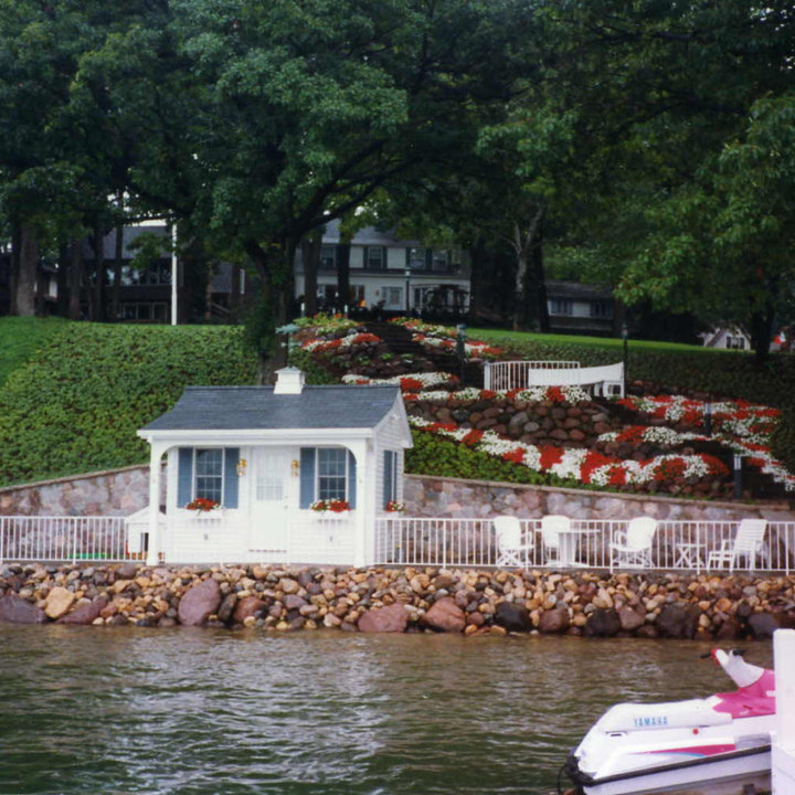 Lakefront Hillside Landscaping Ideas - Photos & Ideas | Houzz