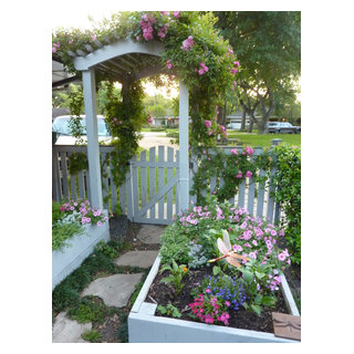 Informal garden in Spring Branch - Traditional - Landscape - Houston ...