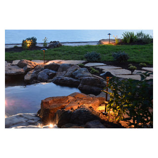 Lakeside Entertainment Space, Water Feature, and Catwalk - Modern ...