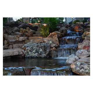 Lakeside Entertainment Space, Water Feature, and Catwalk - Modern ...