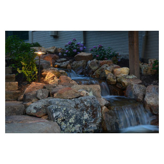 Lakeside Entertainment Space, Water Feature, and Catwalk - Modern ...