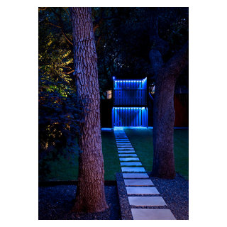 live eat relax and play in the back yard - Modern - Garten - Austin ...