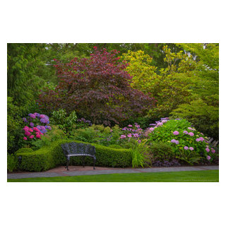 Lush English Garden - Traditional - Landscape - Seattle - by Terra ...