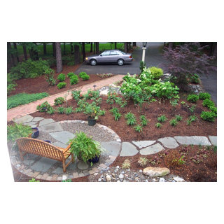 Lush Front Yard - Traditional - Landscape - Raleigh - by New Leaf ...
