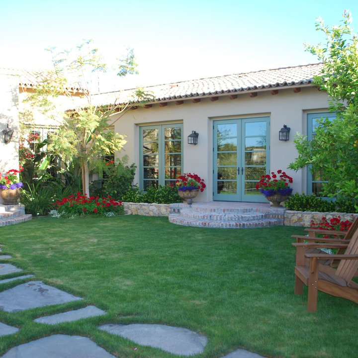 75 Beautiful Mediterranean Courtyard Garden Ideas & Designs - July 2023 ...