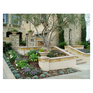 modern tuscan dramatic pool, outdoor living room, - Mediterranean ...