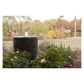 Modern Water Feature - Modern - Garden - Dallas - by Roundtree ...