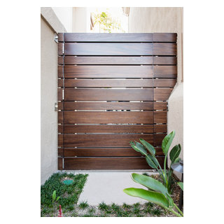Modern Wood Planks Side Gate - Contemporary - Landscape - Orange County ...