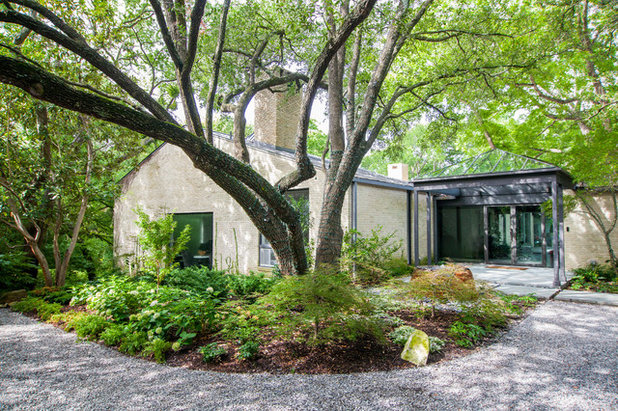 9 Beautiful Shady Yards Overflow With Lush Plantings