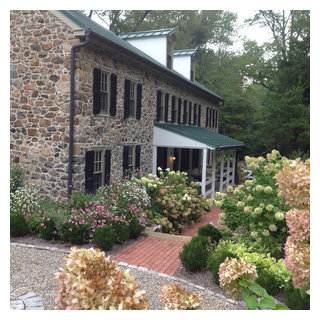 Newtown Square Garden - Farmhouse - Landscape - Philadelphia - by ...
