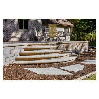 Paver Patio with Rounded Steps and Walkway - Traditional - Garden ...