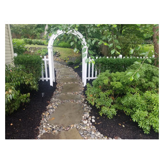 Planting, pathway and drainage - Classique - Jardin - New York - par Z ...