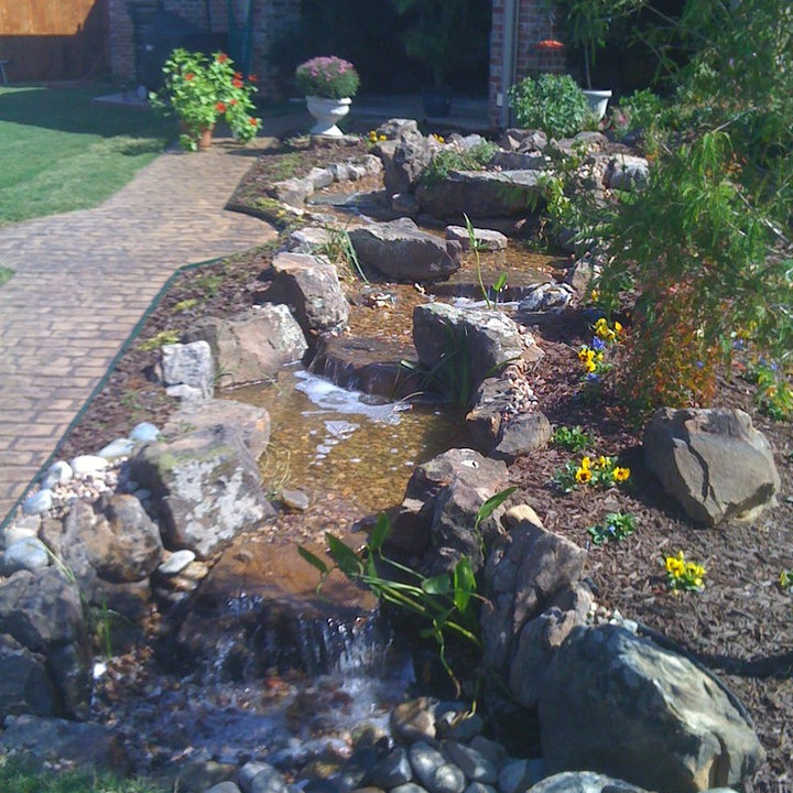 Small Pond Waterfall - Photos & Ideas | Houzz