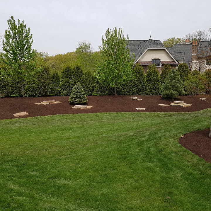 Privacy Berm - Photos & Ideas | Houzz