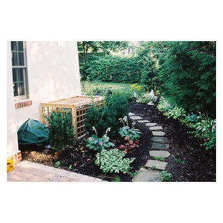 PROBLEM SOLVING - Landscape - Cleveland - by LESLIE SCOTT DESIGN | Houzz