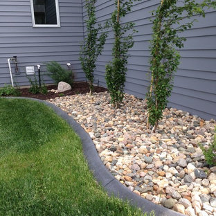 75 Beautiful Blue Mulch Landscaping Pictures & Ideas - March, 2021 | Houzz