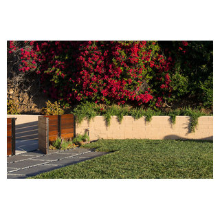 Retaining wall and custom ipe fence and gate - Modern - Landscape - Los ...