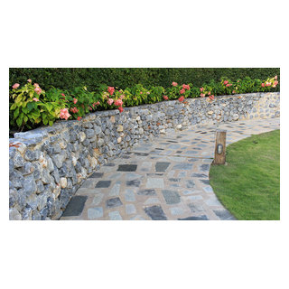 Retaining Walls, Block Walls & Stone Fence Ideas - Traditional ...