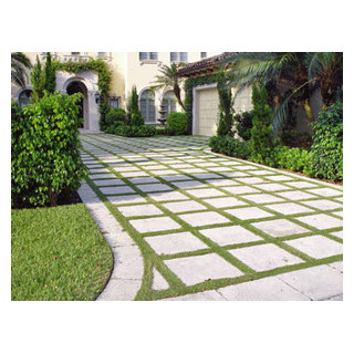 ribbon drive doen with pavers pads - Modern - Landscape | Houzz