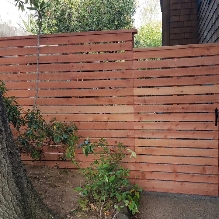 Horizontal Fence - Photos & Ideas | Houzz