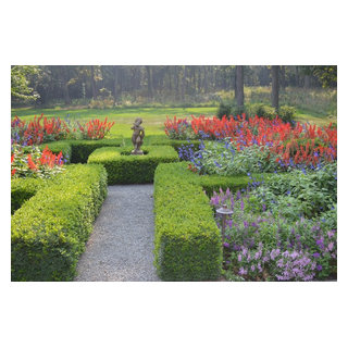 Seasonal Annual Beds - Traditional - Landscape - Chicago - by Doering ...
