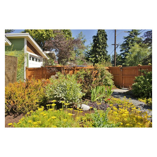 Seattle Yard Undergoes a Transformation - Traditional - Landscape ...