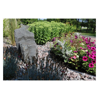 Softscape (Flowers, Flower beds and more) - Traditional - Landscape ...
