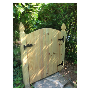 Stand Alone Gate - Traditional - Landscape - Seattle - by Green Spaces ...