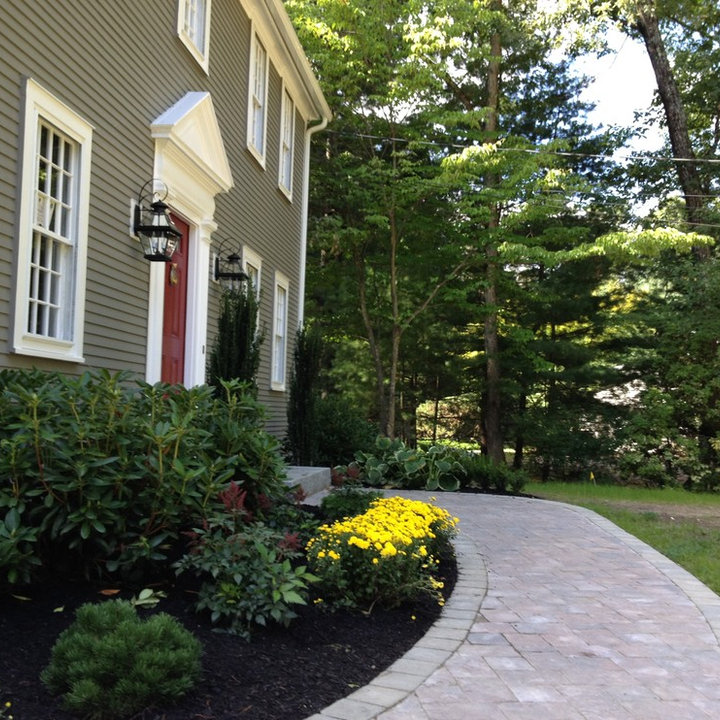 Colonial Home Landscape - Photos & Ideas | Houzz