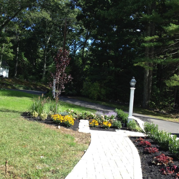 Colonial Home Landscape - Photos & Ideas | Houzz